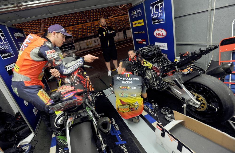 Hickman and Hamilton out of Macau GP after qualifying crash