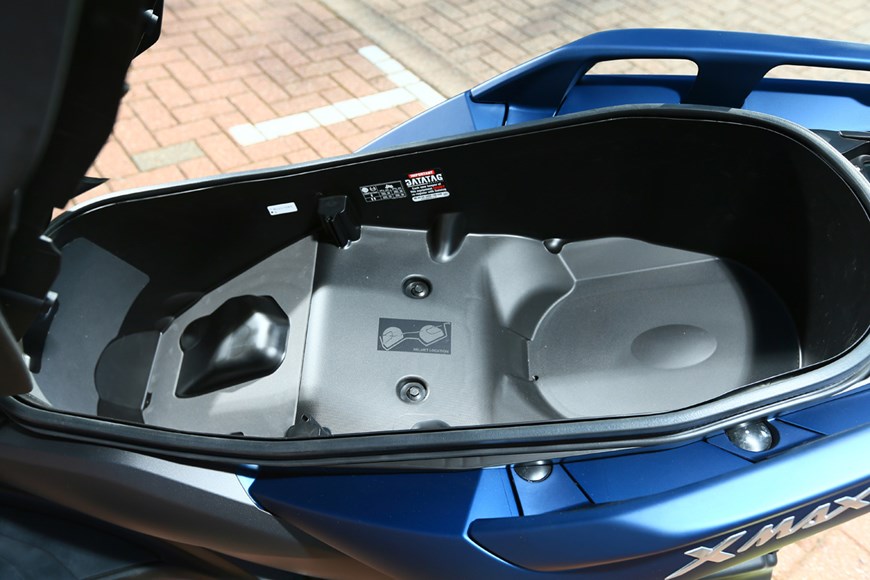 YAMAHA XMAX 400 (2018-on) Review | Speed, Specs & Prices