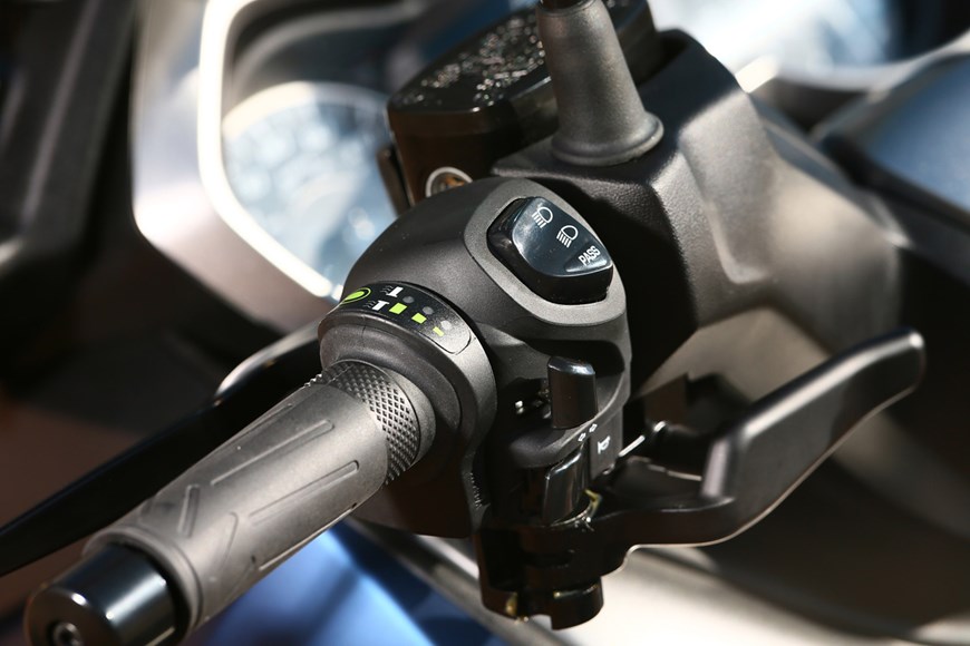 YAMAHA XMAX 400 (2018-on) Review | Speed, Specs & Prices