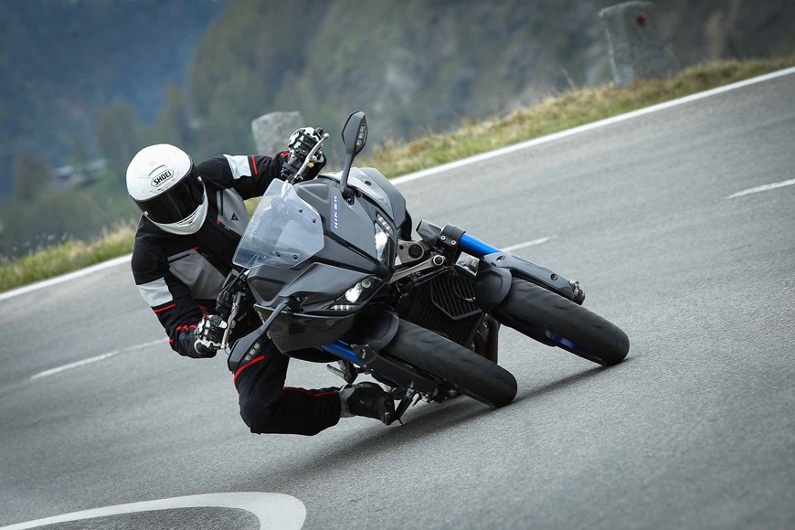 YAMAHA Niken (2018-on) Review | Speed, Specs & Prices