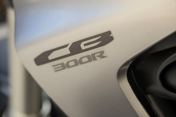 HONDA CB300R (2018-on) Review | Speed, Specs & Prices
