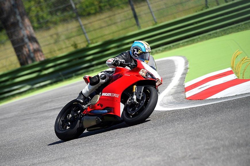 First Test: Ducati Panigale R