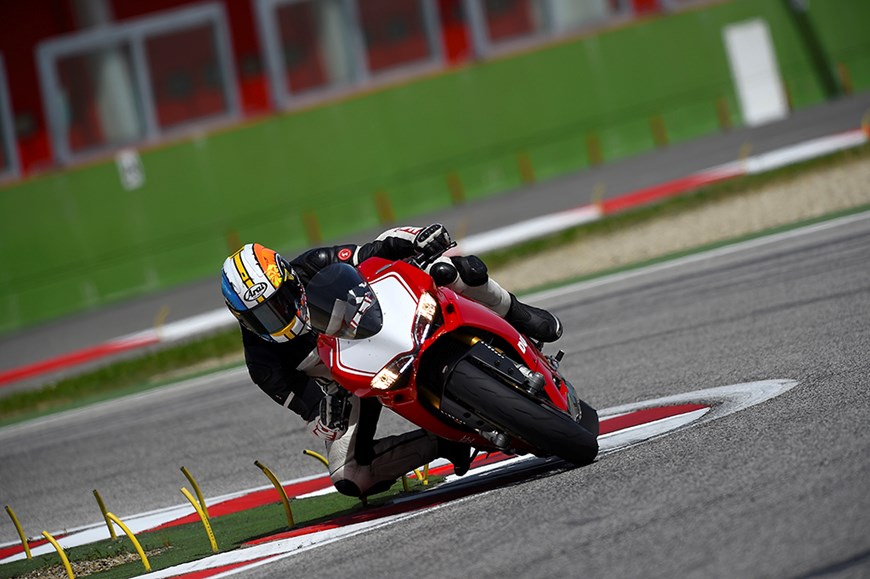 First Test: Ducati Panigale R