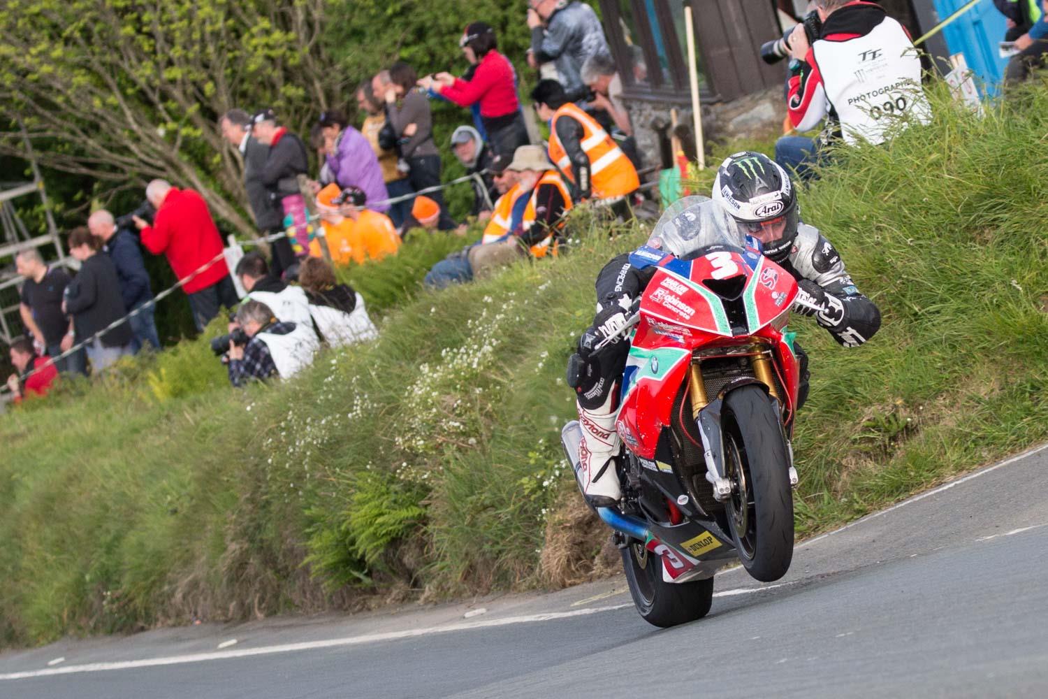 Superstock race moved to Tuesday | MCN
