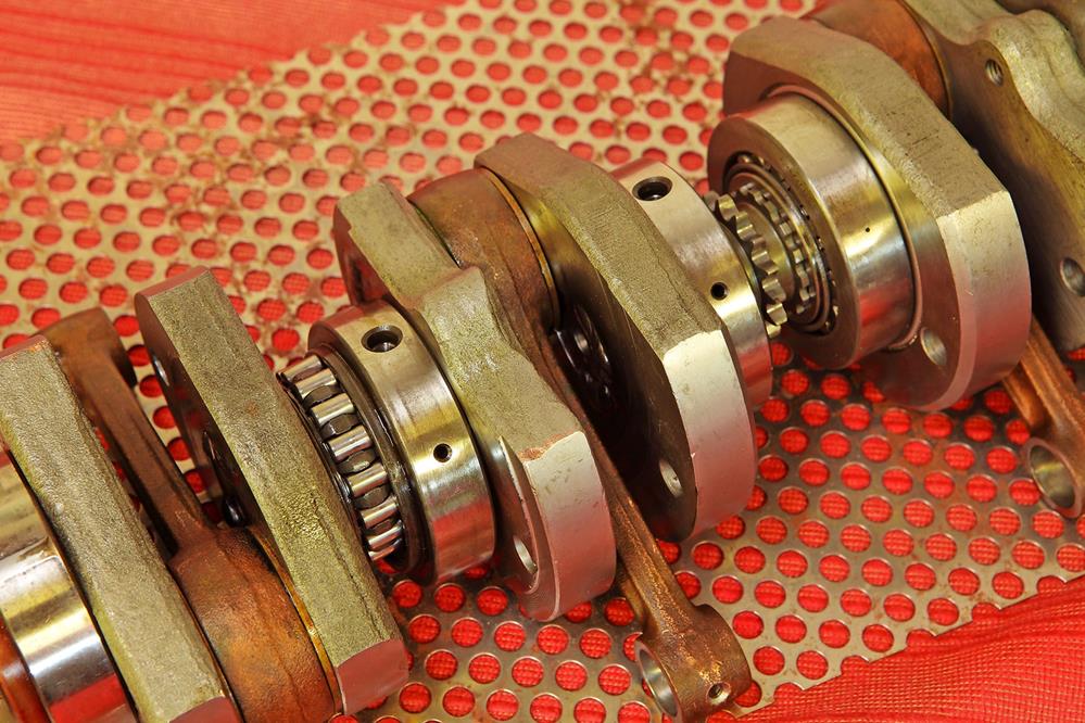 Suzuki's first ever litre bike: The GS1000 engine stripped & analysed