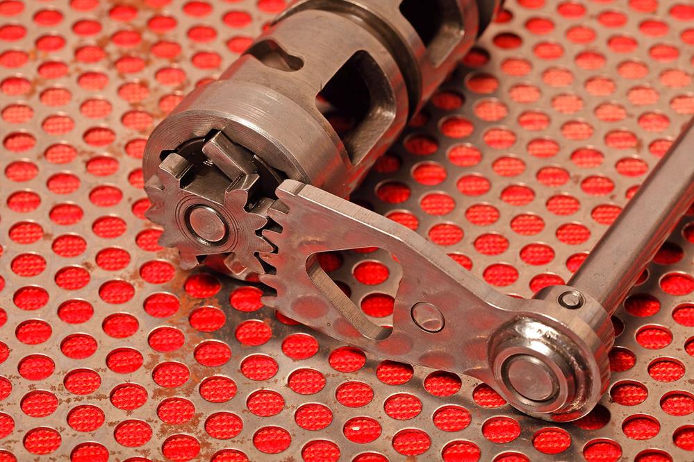 Suzuki's first ever litre bike: The GS1000 engine stripped & analysed