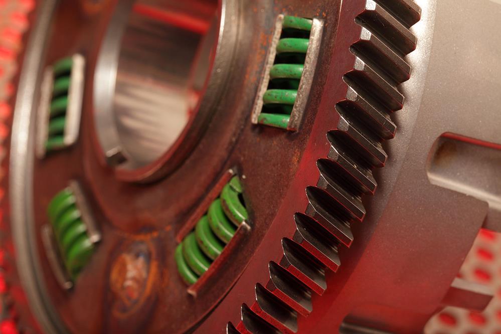 Suzuki's first ever litre bike: The GS1000 engine stripped & analysed