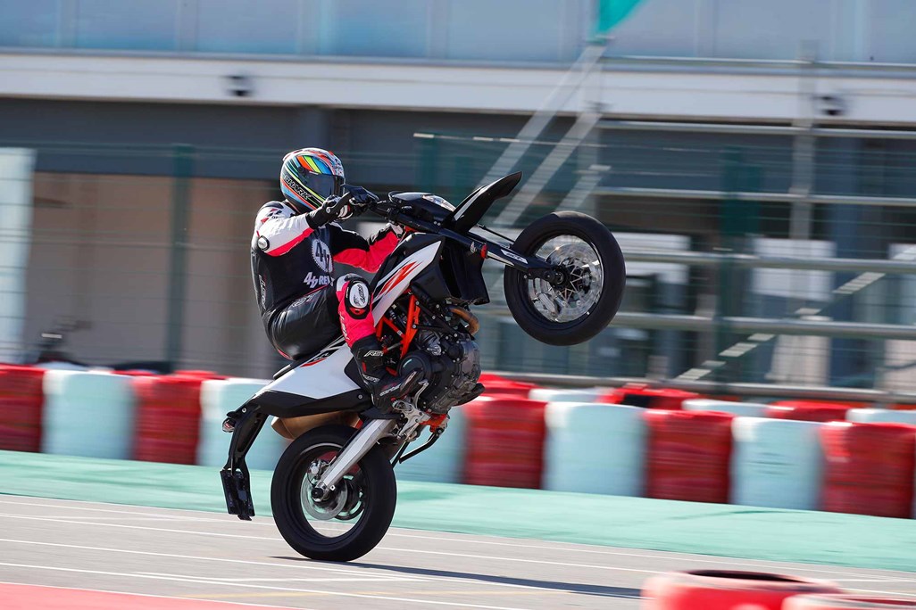 KTM 690 SMC R Review (2021)