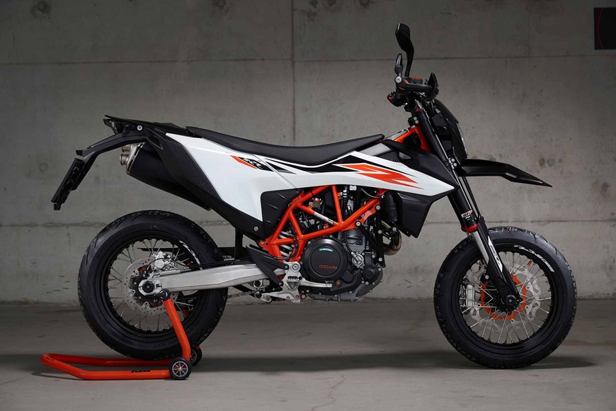 KTM 690 SMC R Review (2021)