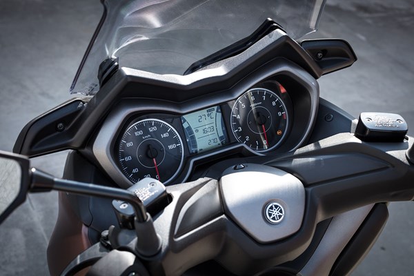 YAMAHA XMAX 300 (2017 - on) Review