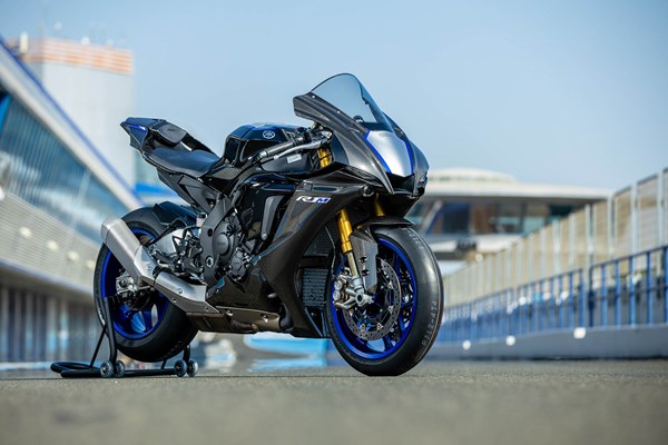 YAMAHA R1M (2020 - on) Review