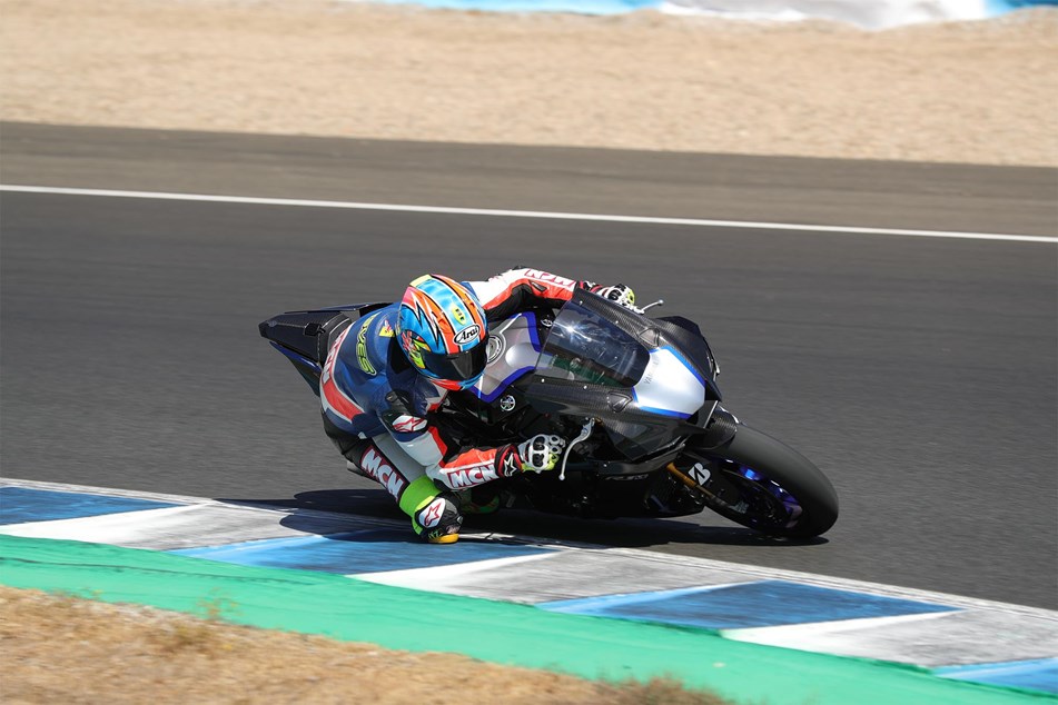 YAMAHA R1M (2020 - on) Review