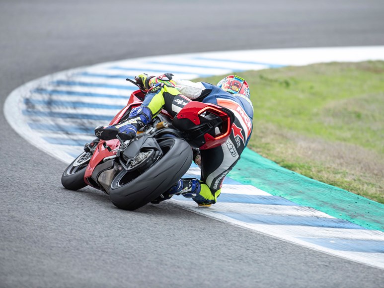 2020-2024 Ducati Panigale V2 review: baby duke replaces 959