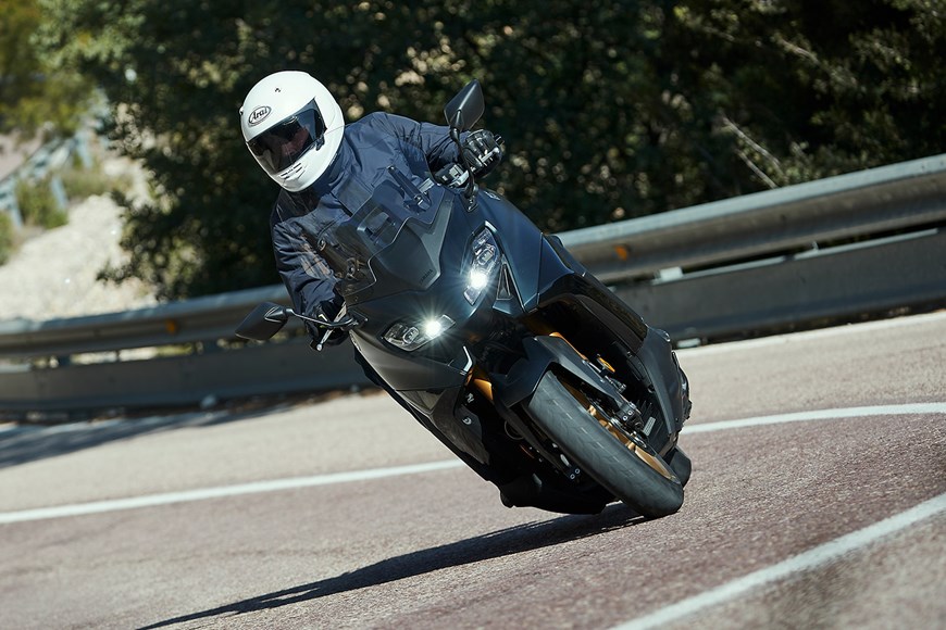 2022 Yamaha TMax 560 review: maxi-scoot is faster than ever