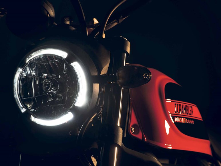 DUCATI SCRAMBLER 400 (2016 - on) Review