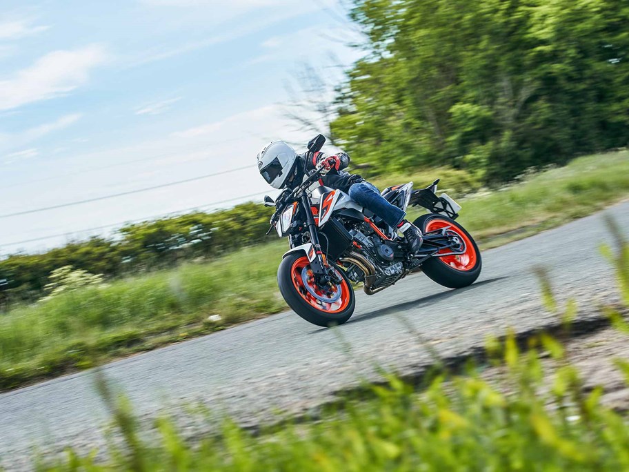 KTM 890 DUKE R (2020 - on) Review