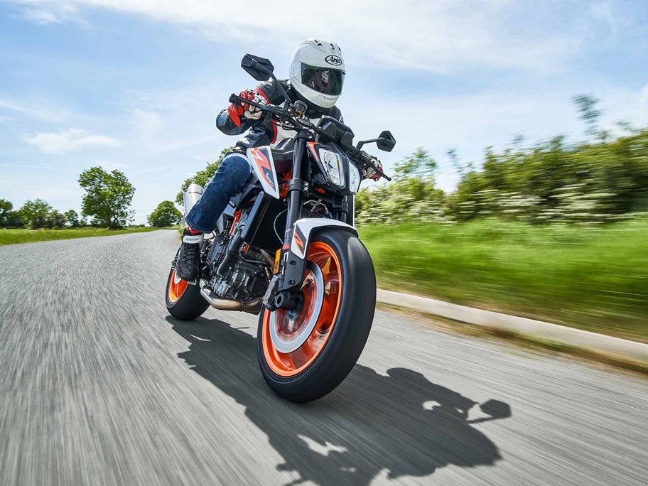 KTM 890 DUKE R (2020 - on) Review