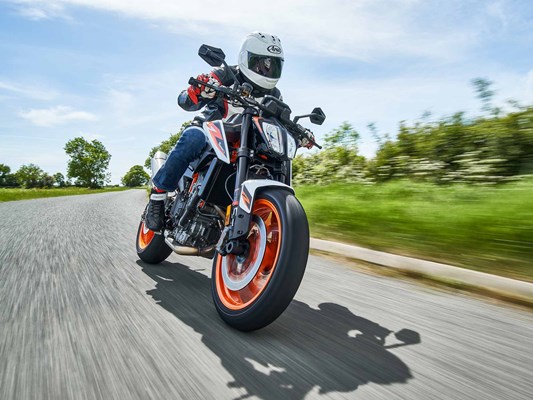 KTM 890 DUKE R (2020 - on) Review