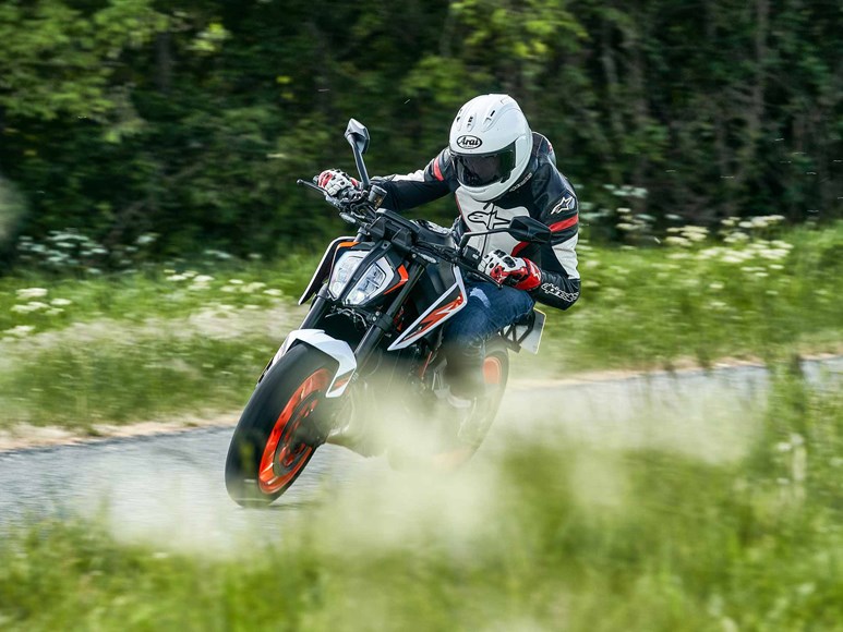 KTM 890 DUKE R (2020 - on) Review