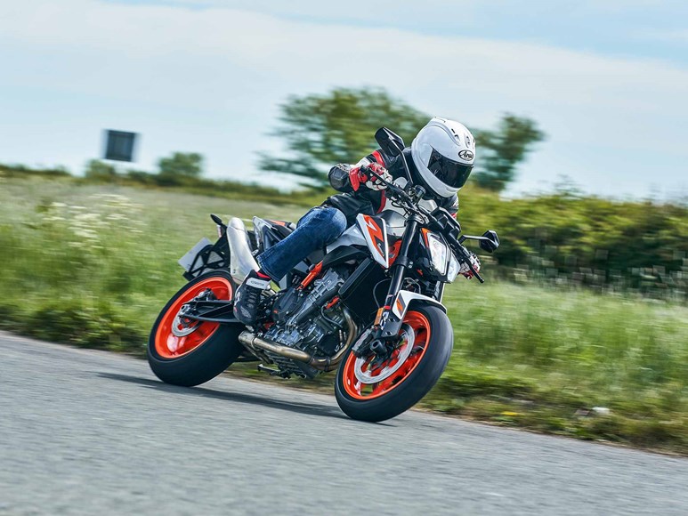 KTM 890 DUKE R (2020 - on) Review
