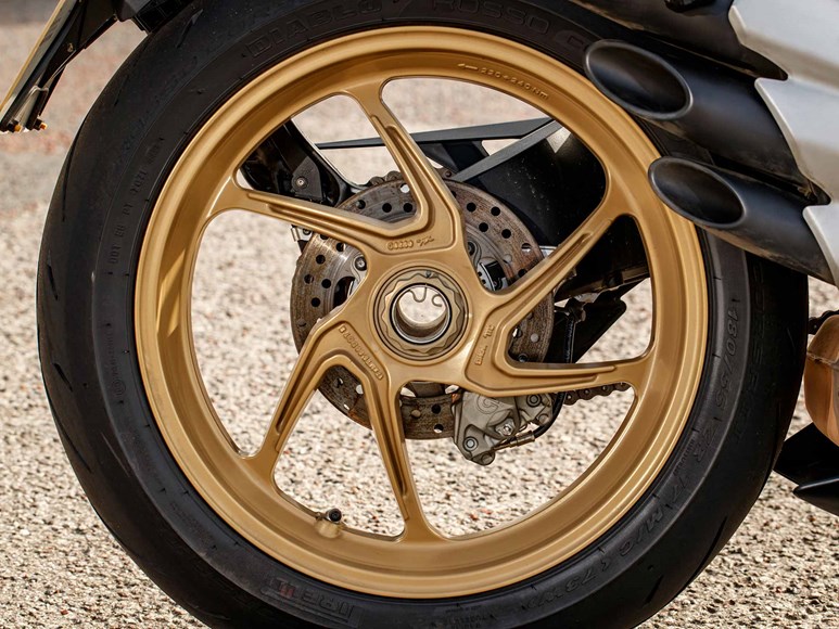 MV-AGUSTA SUPERVELOCE 800 (2020 - on) Review