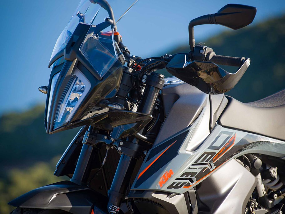 2020-on KTM 890 Adventure Review: A middle weight adventure