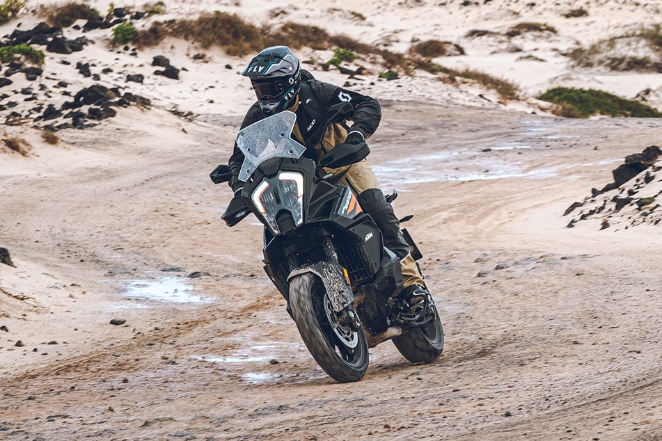 KTM 1290 SUPER ADVENTURE S (2021 - on) Review
