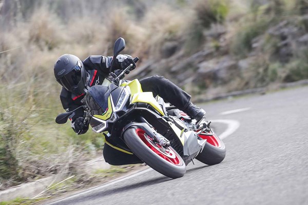 APRILIA TUONO 660 (2021 - on) Review