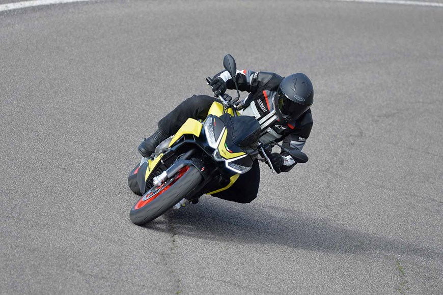 APRILIA TUONO 660 (2021 - on) Review