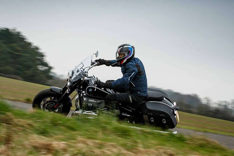 BMW R18 CLASSIC (2021 - on) Review