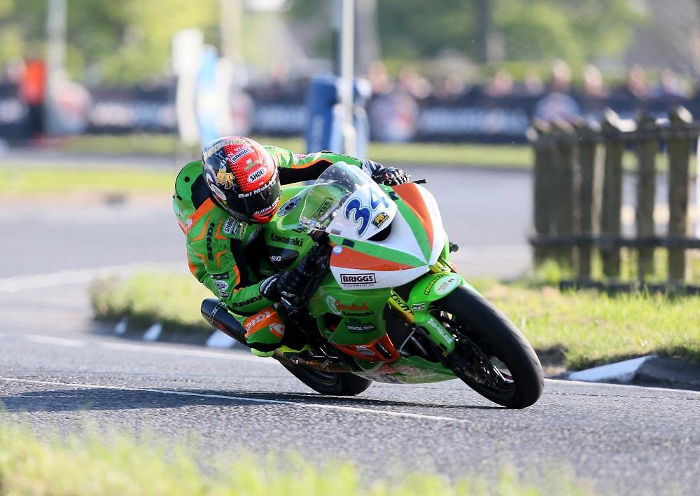 Seeley takes dominant supersport victory