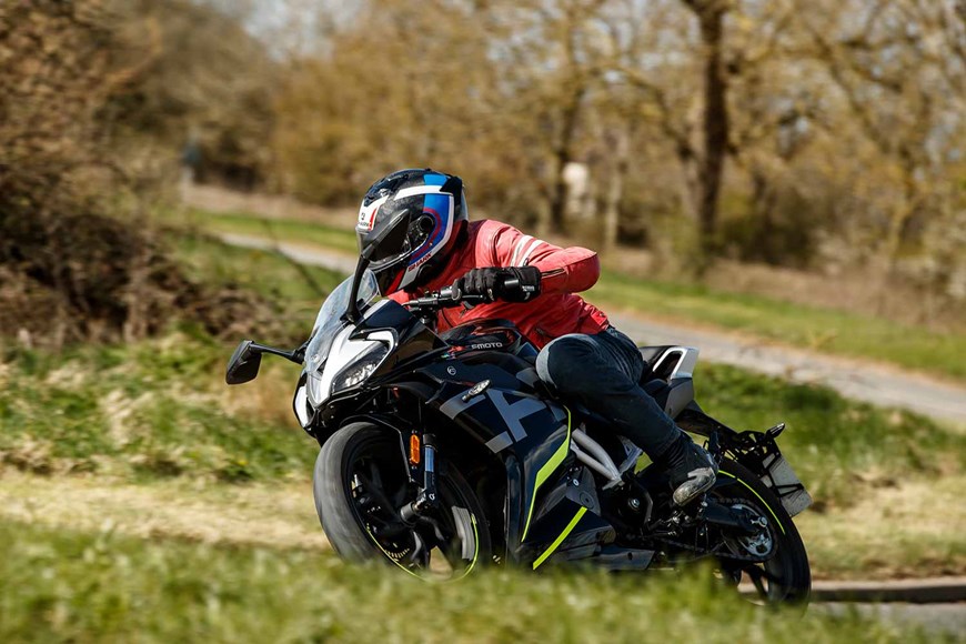 CF MOTO 300SR (2021 - on) Review