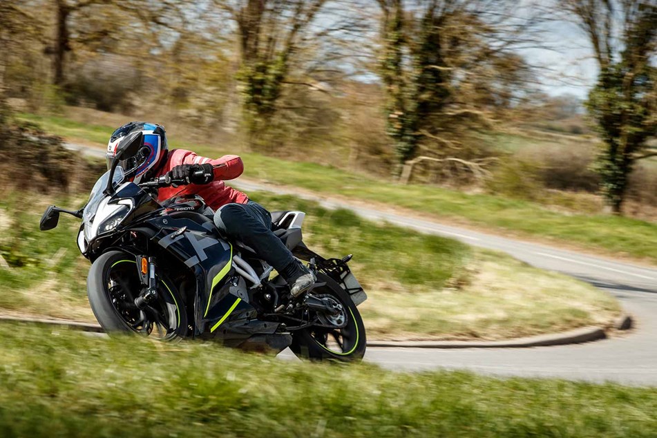 CF MOTO 300SR (2021 - on) Review