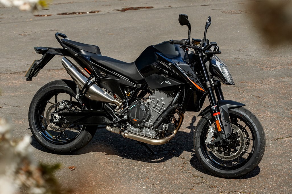 KTM 890 DUKE (2021 - on) Review