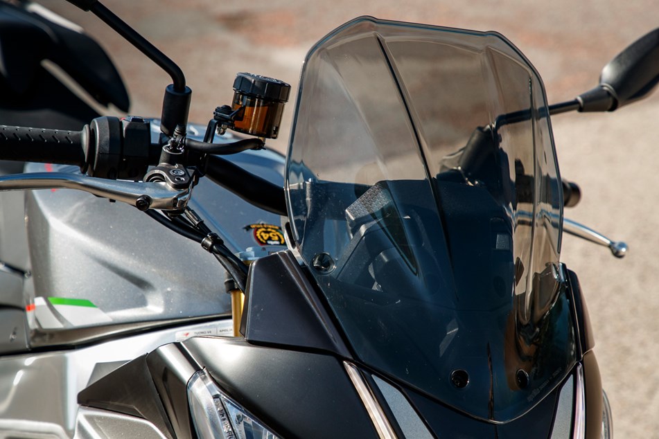 APRILIA TUONO V4 (2021 - on) Review