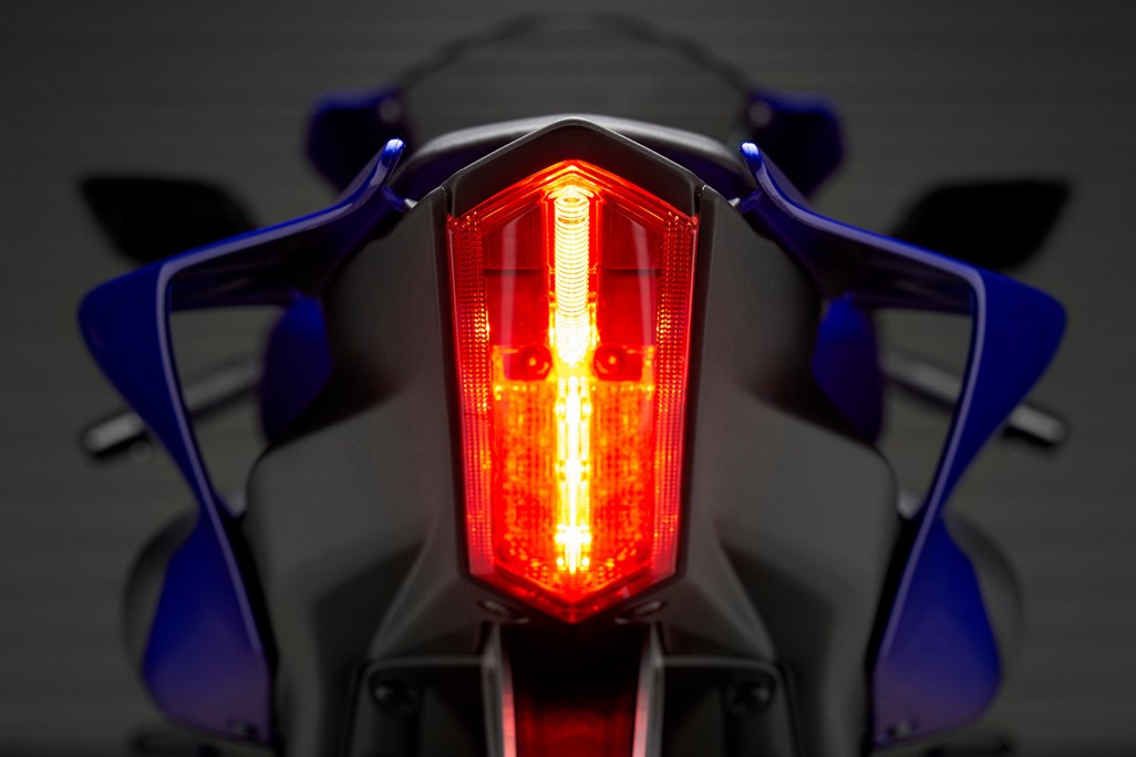 YAMAHA R7 (2022 - on) Review | MCN