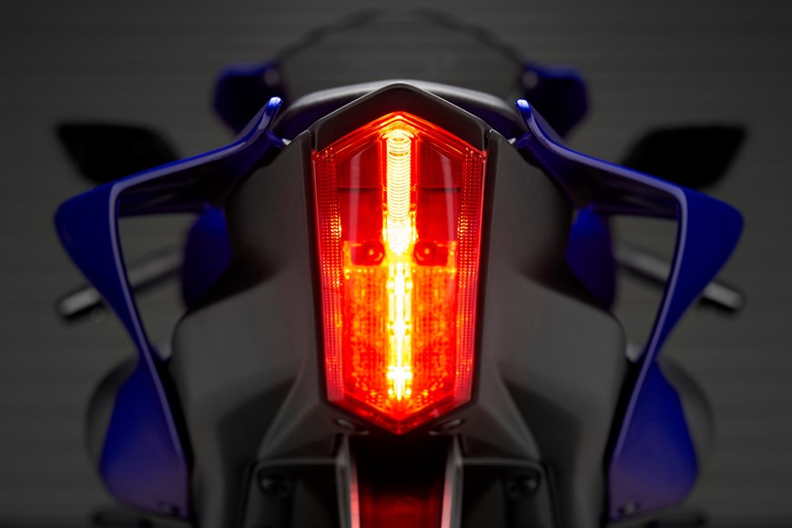 YAMAHA R7 (2022 - on) Review | MCN