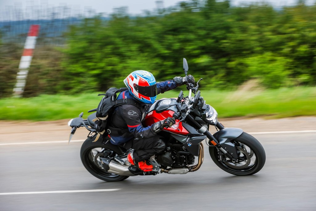 2020-on BMW F900R Review: F900R gets racy for 2025