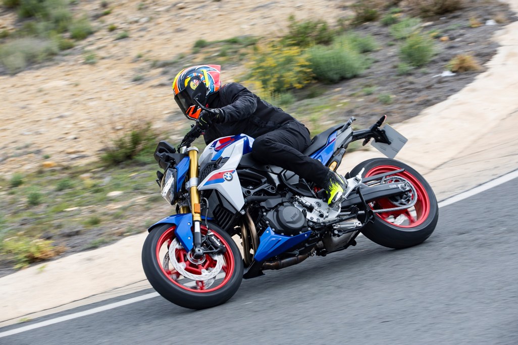 2020-on BMW F900R Review: F900R gets racy for 2025