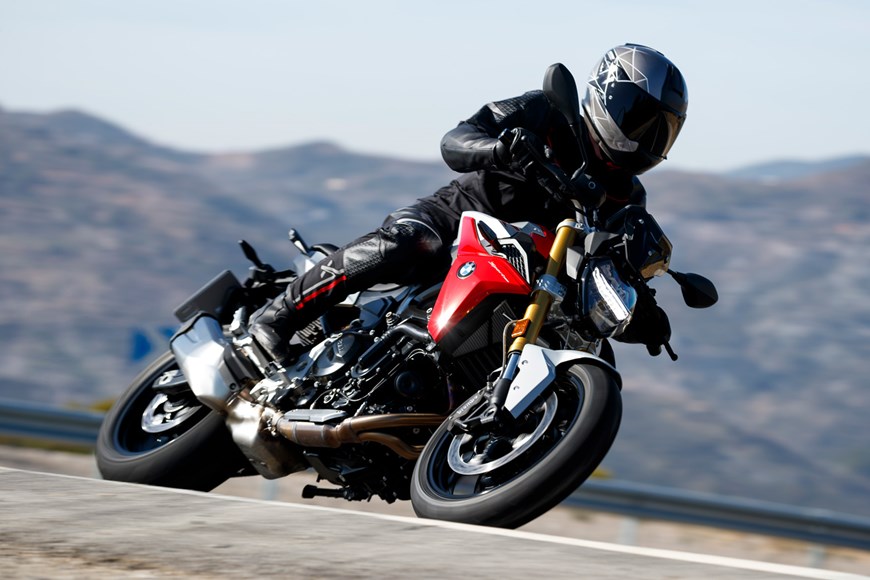 2020-on BMW F900R Review: F900R gets racy for 2025