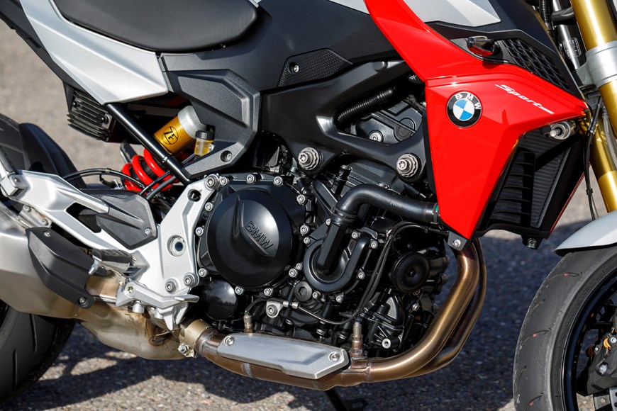 2020-on BMW F900R Review: F900R gets racy for 2025