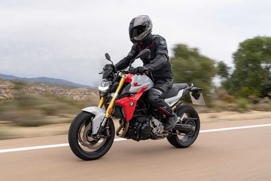 2020-on BMW F900R Review: F900R gets racy for 2025