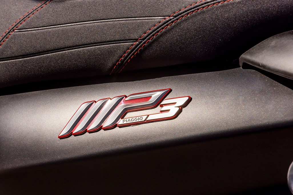 PIAGGIO MP3 300 (2022 - on) Review