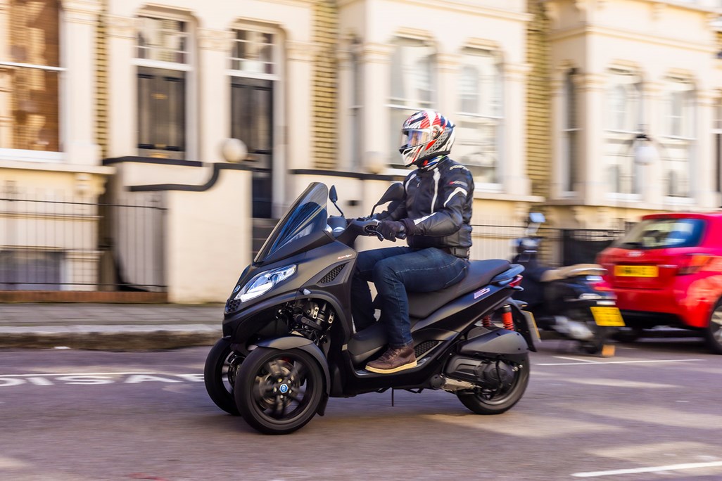 PIAGGIO MP3 300 (2022 - on) Review