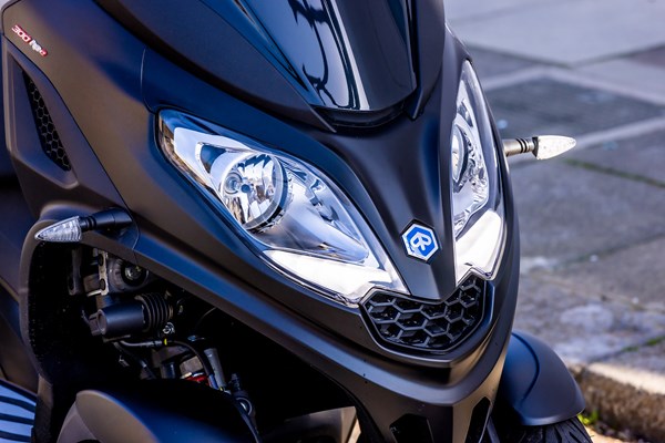 PIAGGIO MP3 300 (2022 - on) Review