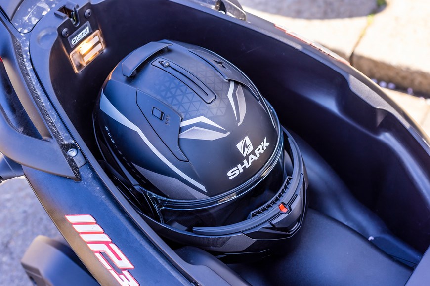 PIAGGIO MP3 300 (2022 - on) Review