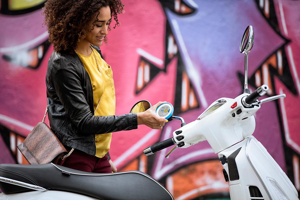 TomTom Vio adds stylish navigation to scooters