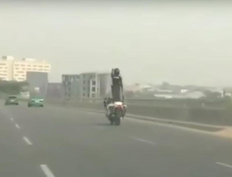 Video: Officer dances while riding (standing) on bike seat