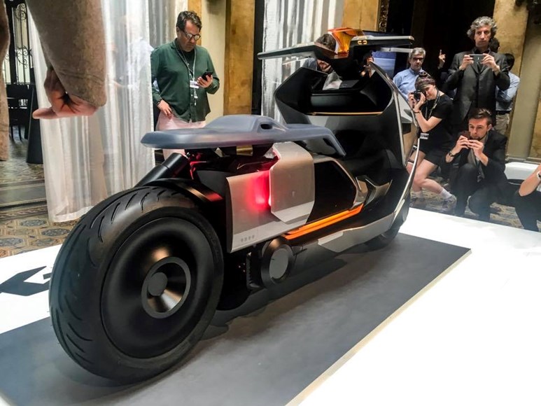 BMW Concept Link electric scooter concept unveiled