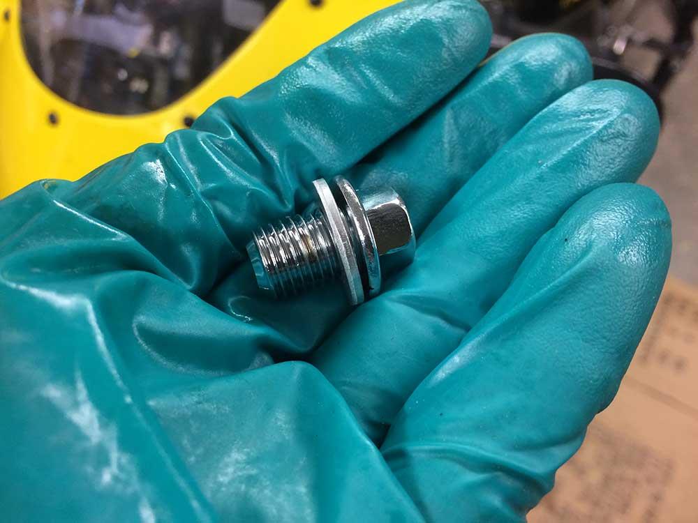 MCN Fleet: Oil change for the 2002 Fireblade